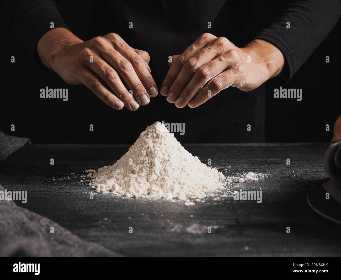 Sift flour flour dough hands hi-res stock photography and images - Alamy