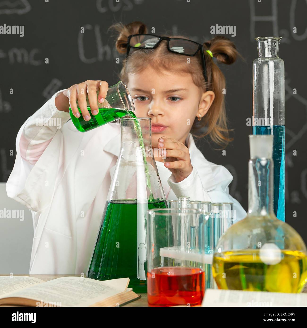 Girl laboratory doing tests Stock Photo - Alamy