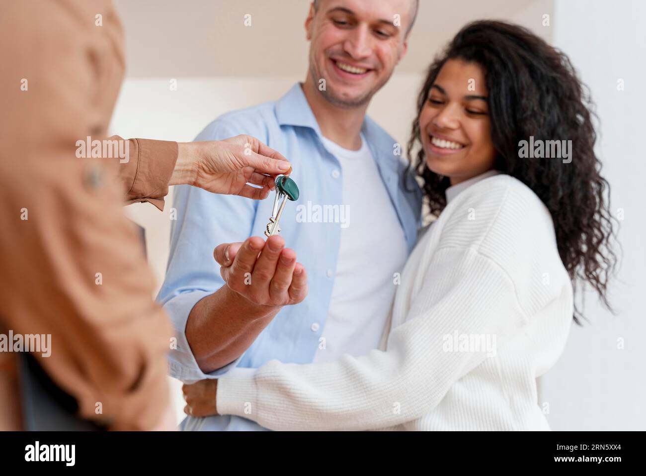Couple receiving house keys hi-res stock photography and images - Alamy