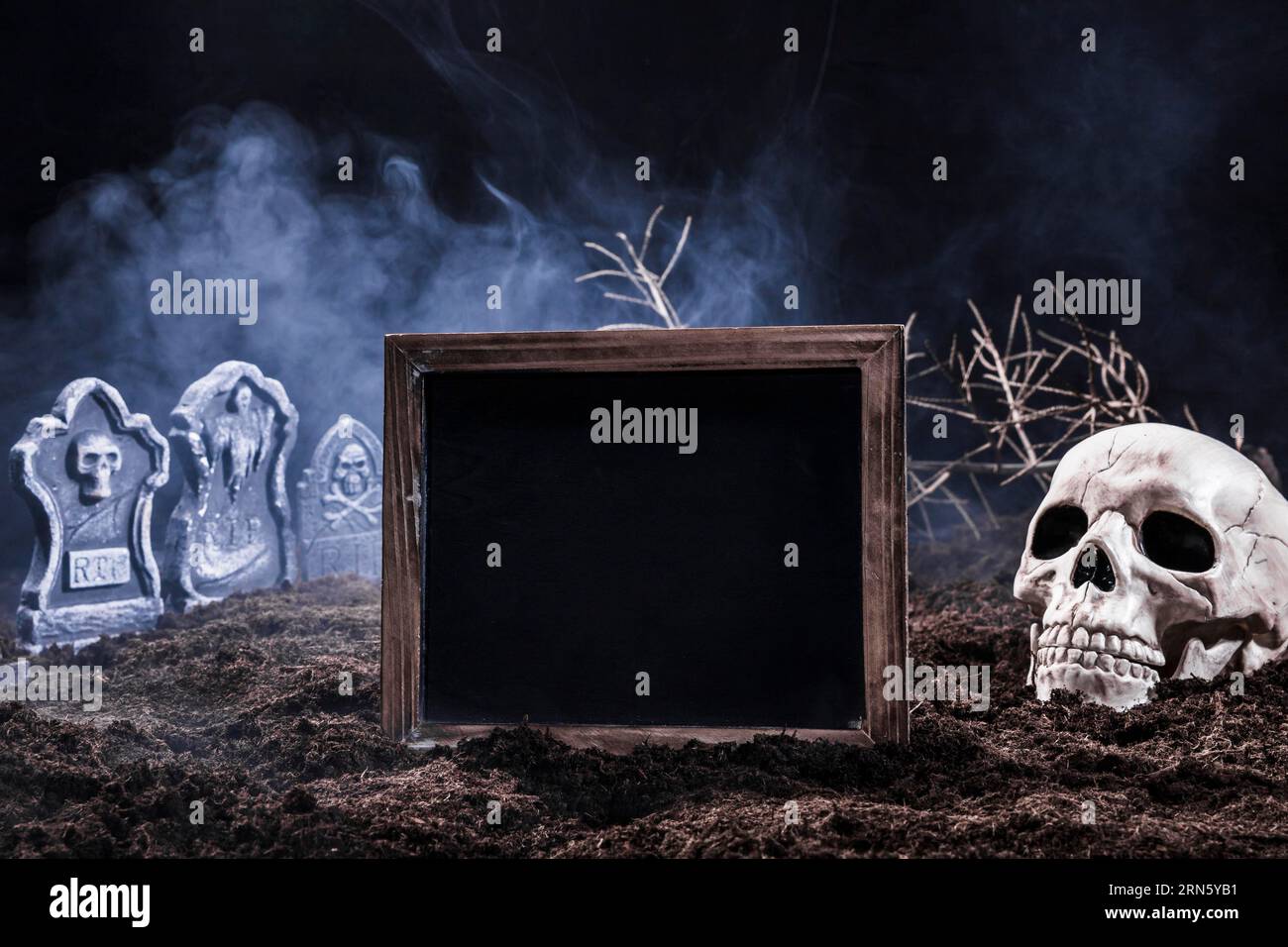 Skull embellishment hi-res stock photography and images - Alamy