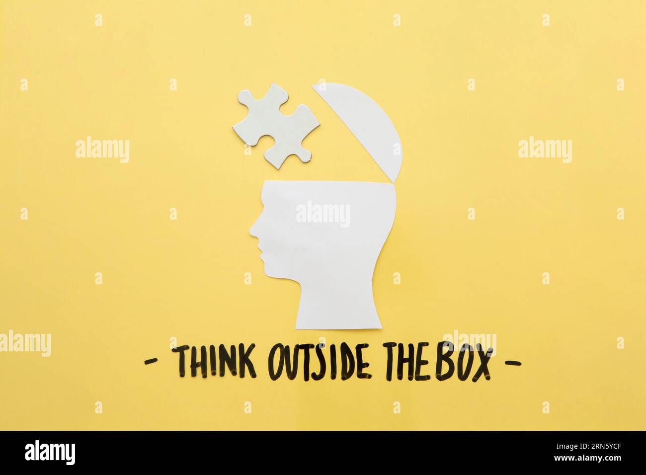 Think outside box brain hi-res stock photography and images - Alamy