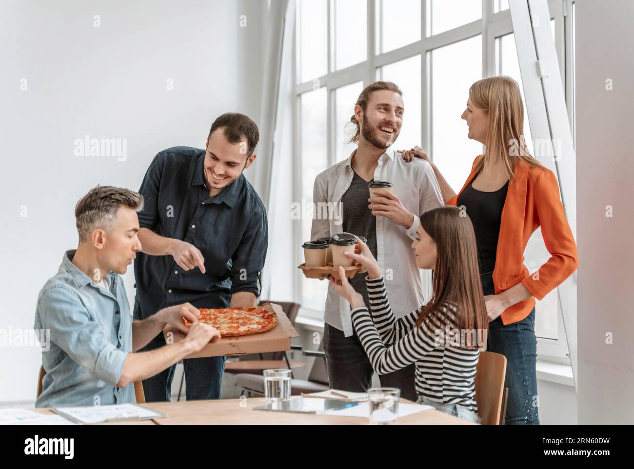People eating pizza manager hi-res stock photography and images - Alamy