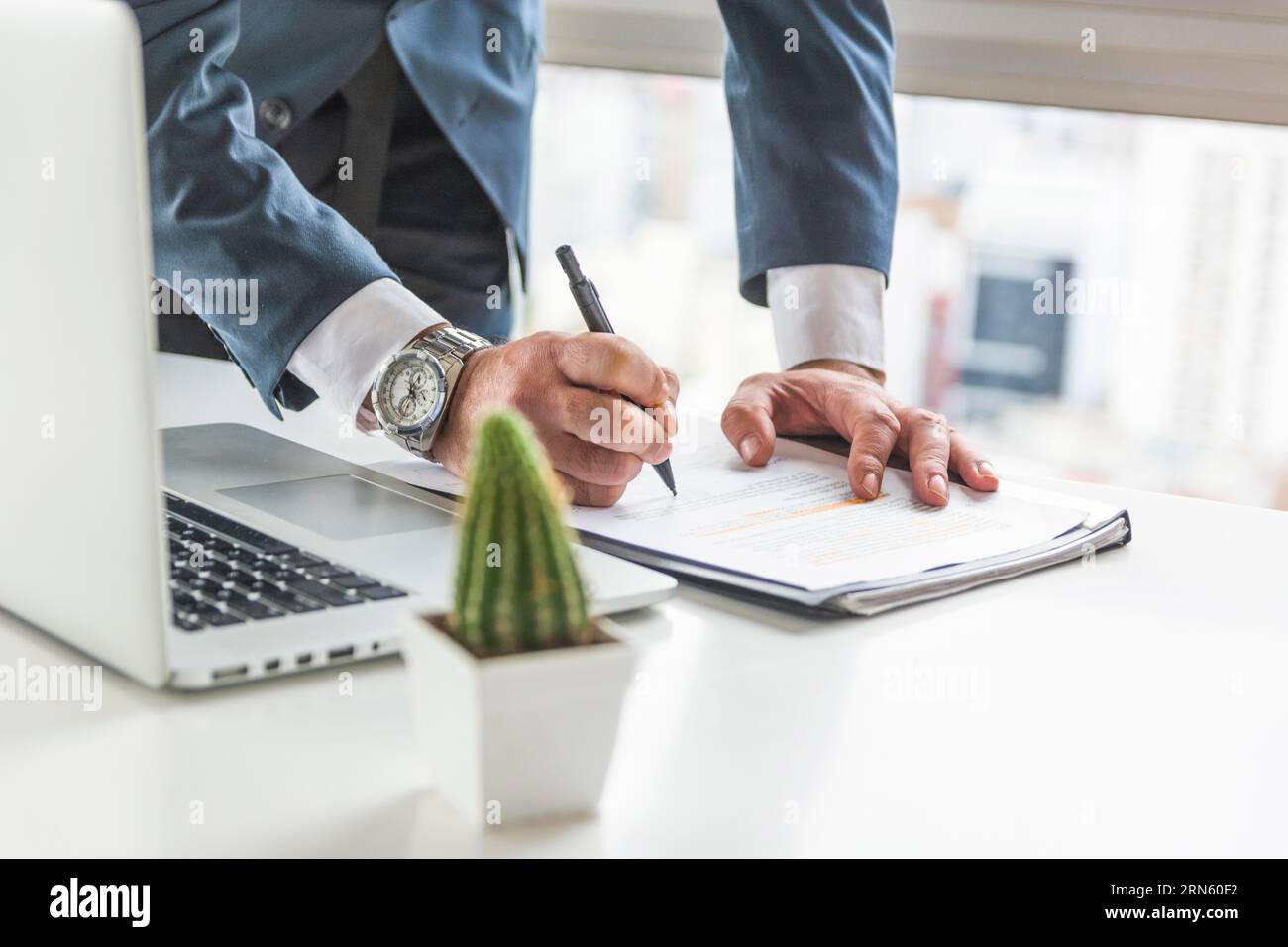 Laptop document contract business hi-res stock photography and images ...