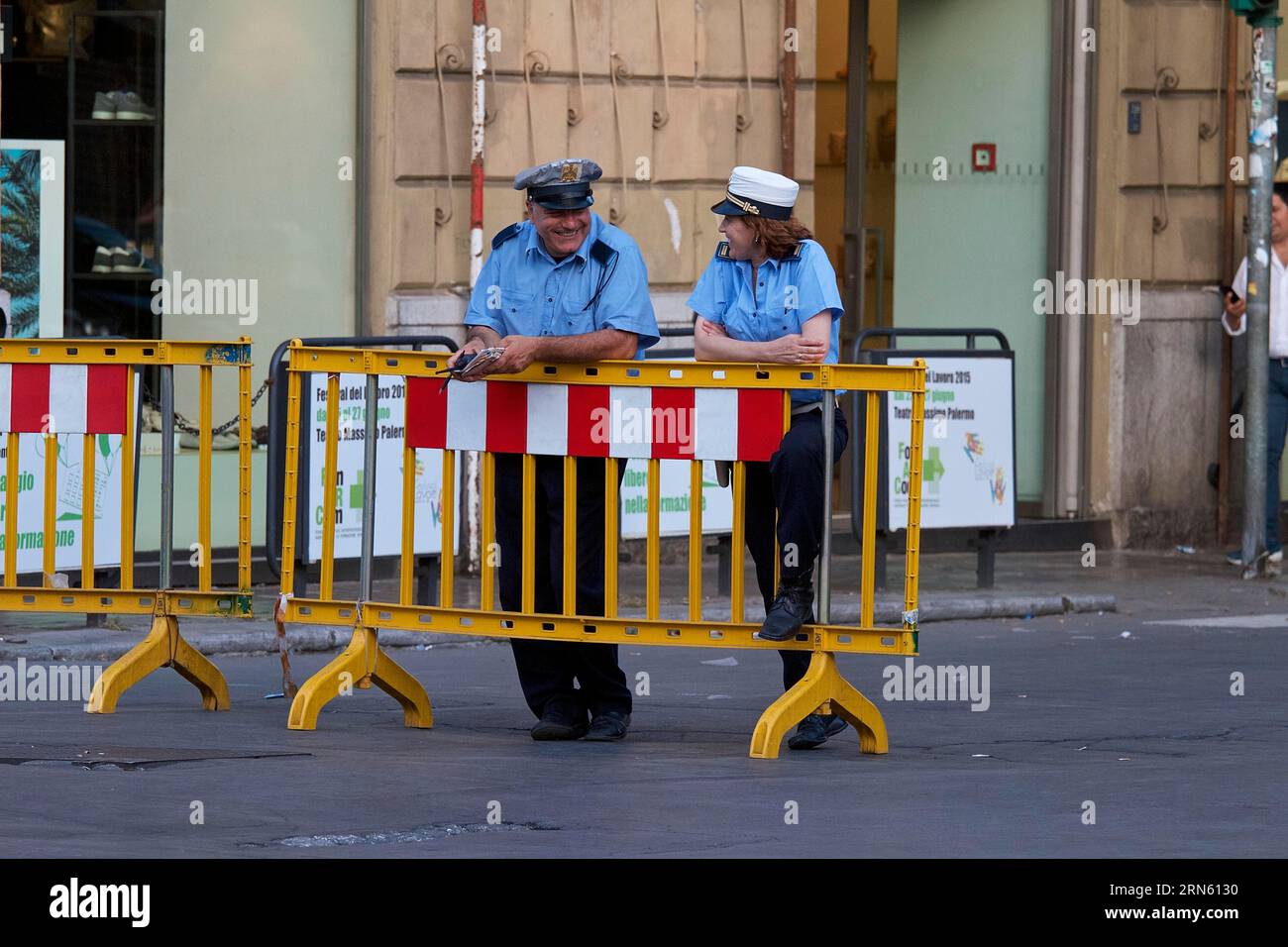 Closed barrier police italy hi-res stock photography and images - Alamy