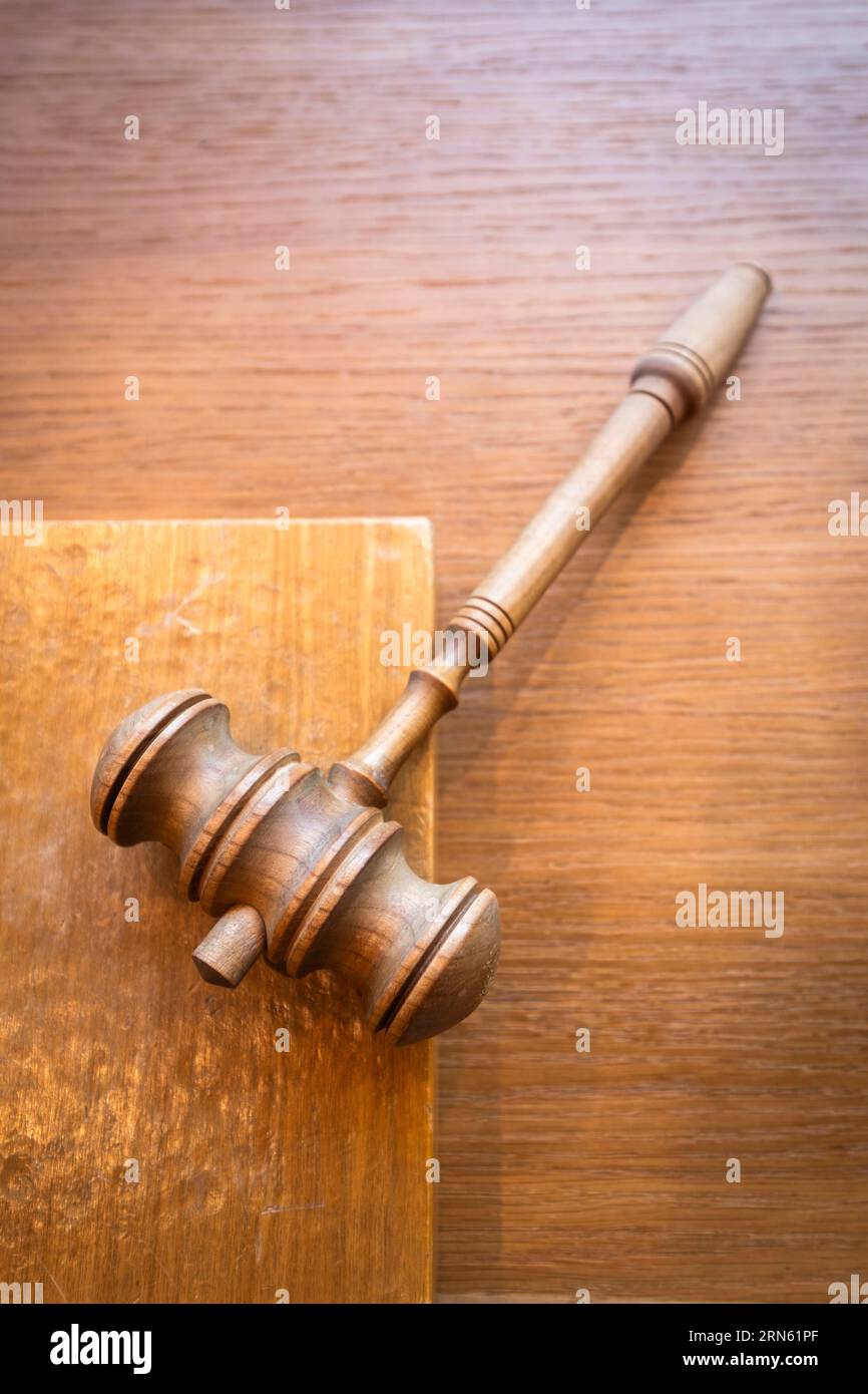 Lady justice statue law table hi-res stock photography and images - Alamy