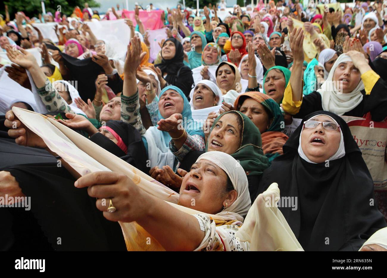 (150709) -- SRINAGAR, July 9, 2015 -- Kashmiri Muslim devotees raise ...