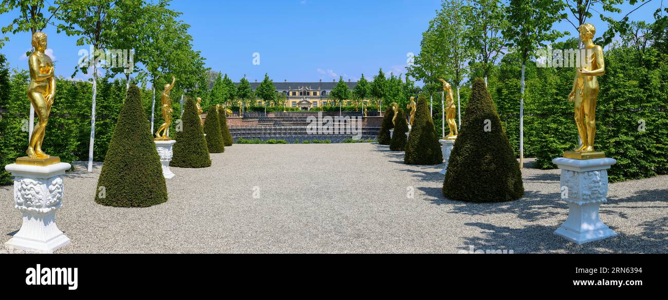 Panoramic photo of golden statues in the Great Garden, Girlish Venus ...
