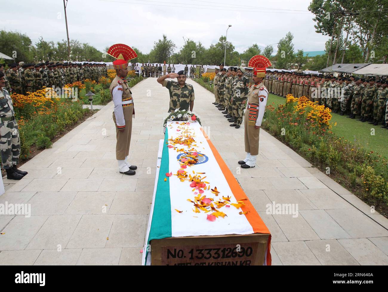 Bsf officer hi-res stock photography and images - Alamy