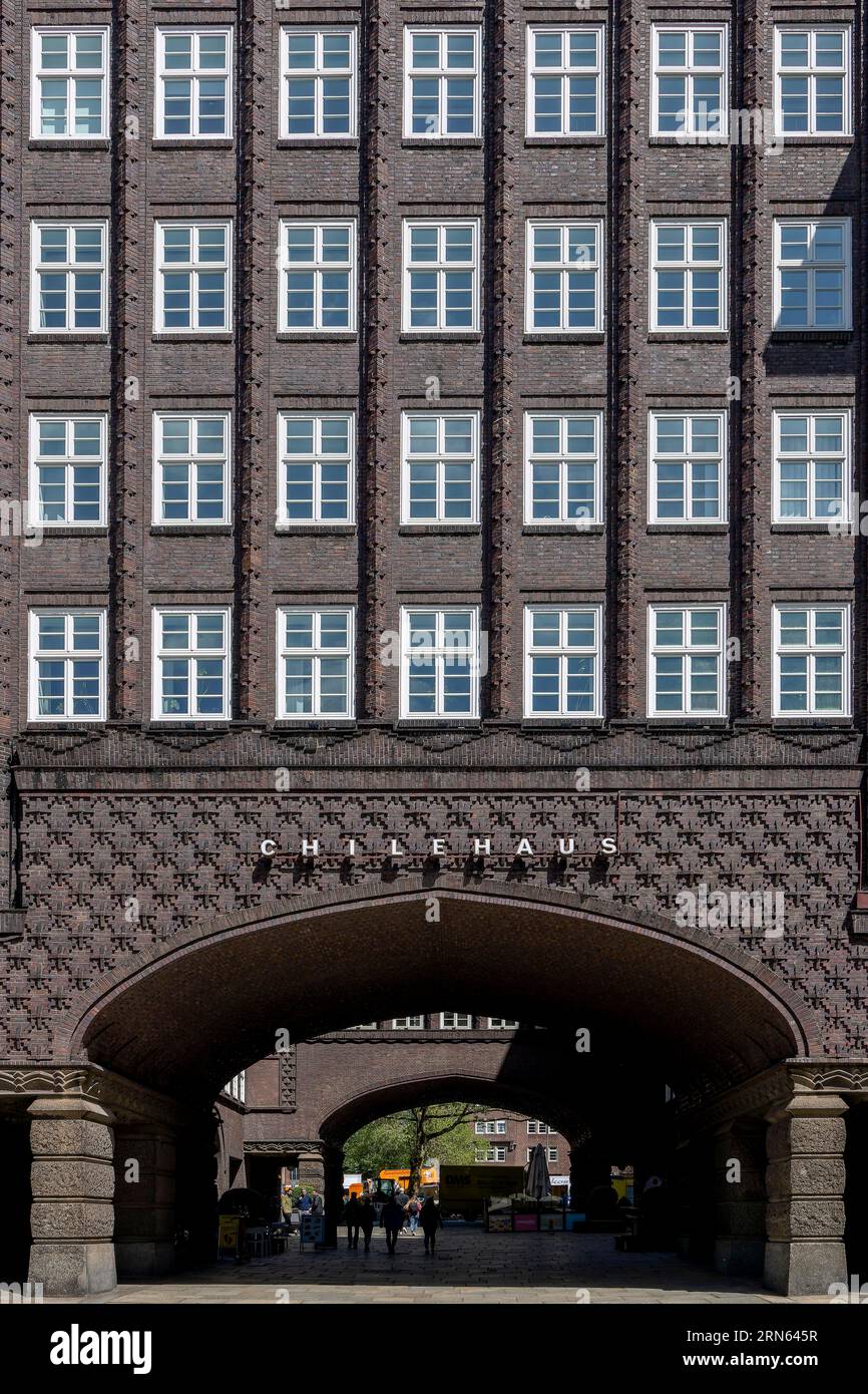 Detail of the Chilehaus with passage through Chilehaus building ...