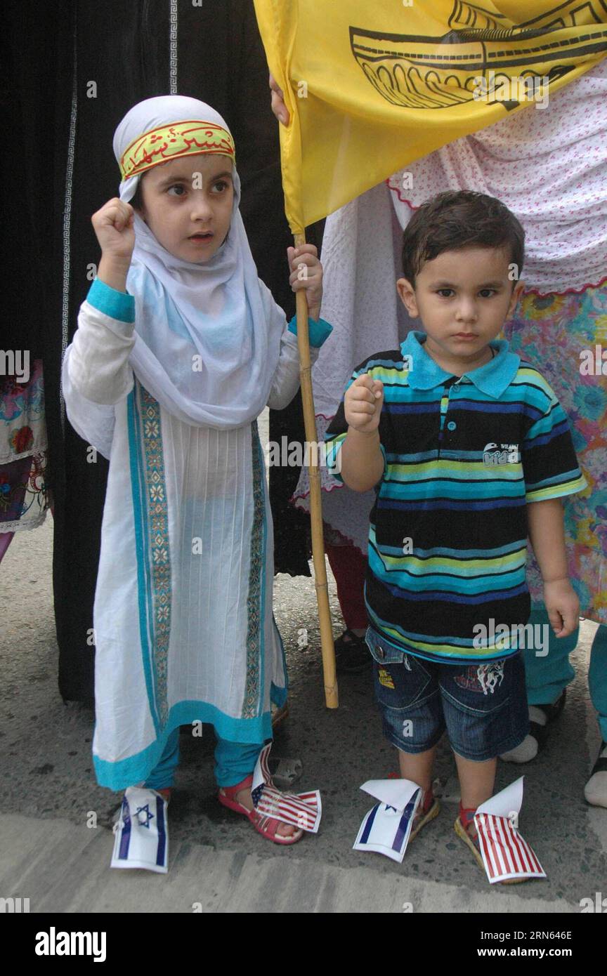 (150710) -- LAHORE, July 10, 2015 -- Pakistani Shiite Muslim children ...