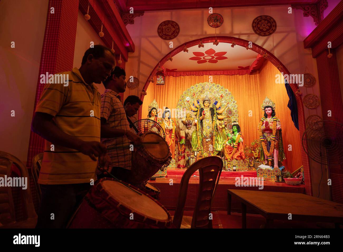 Dhaaki with dhaak hi-res stock photography and images - Alamy