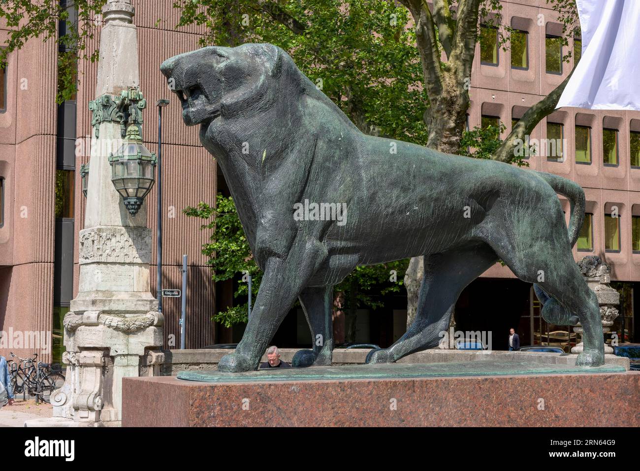 Bronze statues of the Bergischer Loewen by Philipp Hart, monument, Graf ...