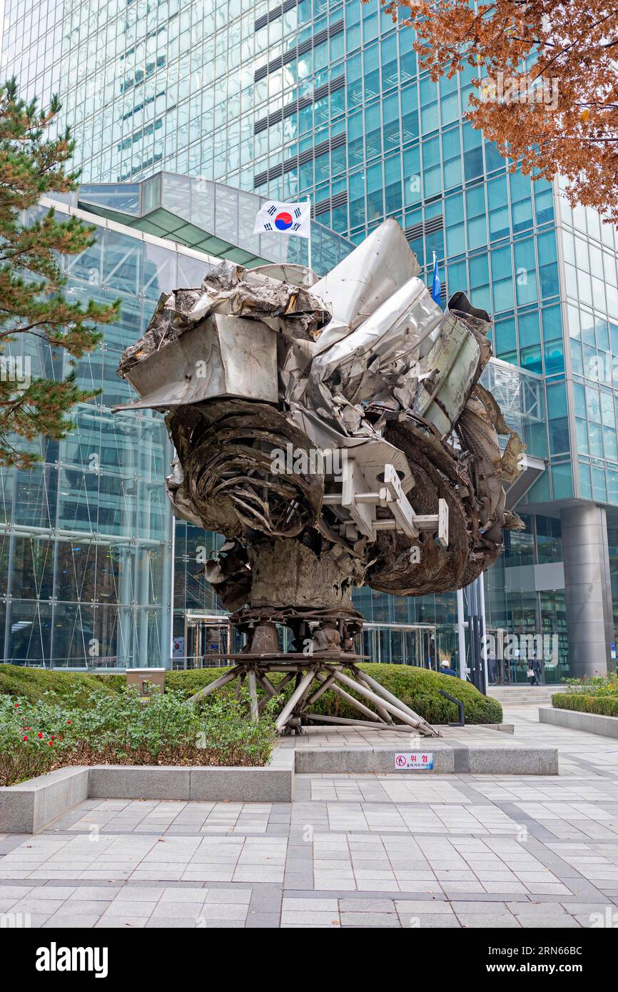 Steel sculpture Amabel by Frank Stella, Gangnam-gu, Seoul Stock Photo ...