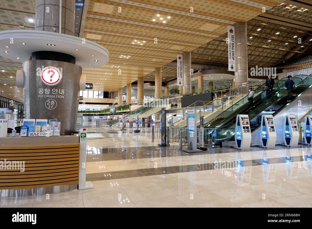 Check-in and check-in hall, Incheon Airport, Jung-gu, Incheon Stock ...
