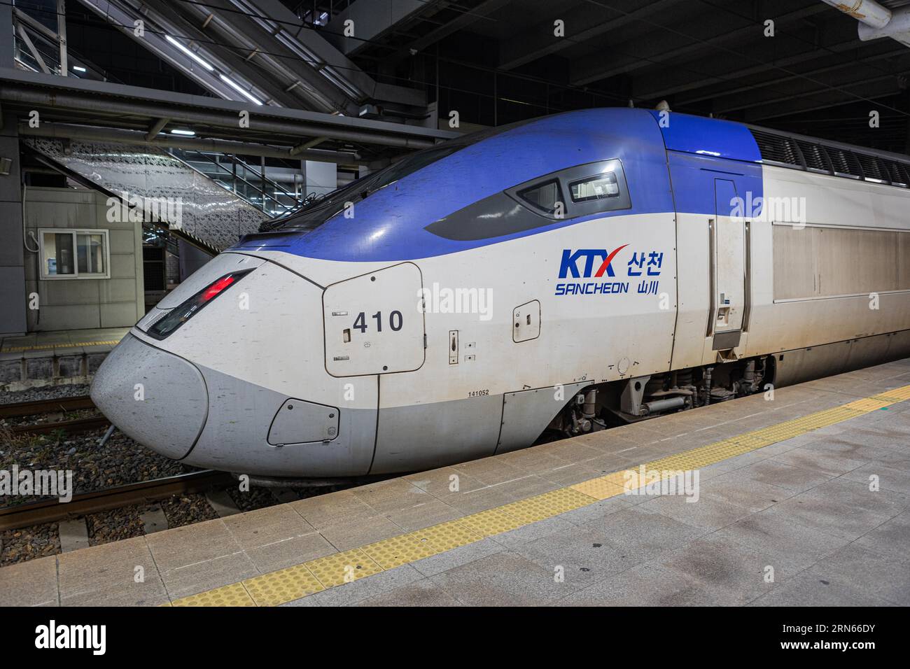 Highspeed train KTX, Busan Station, Gyeongsangnam-do Province Stock Photo - Alamy
