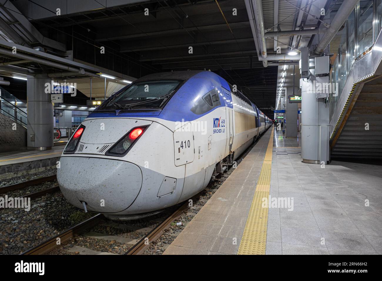 Highspeed train KTX, Busan Station, Gyeongsangnam-do Province Stock Photo - Alamy