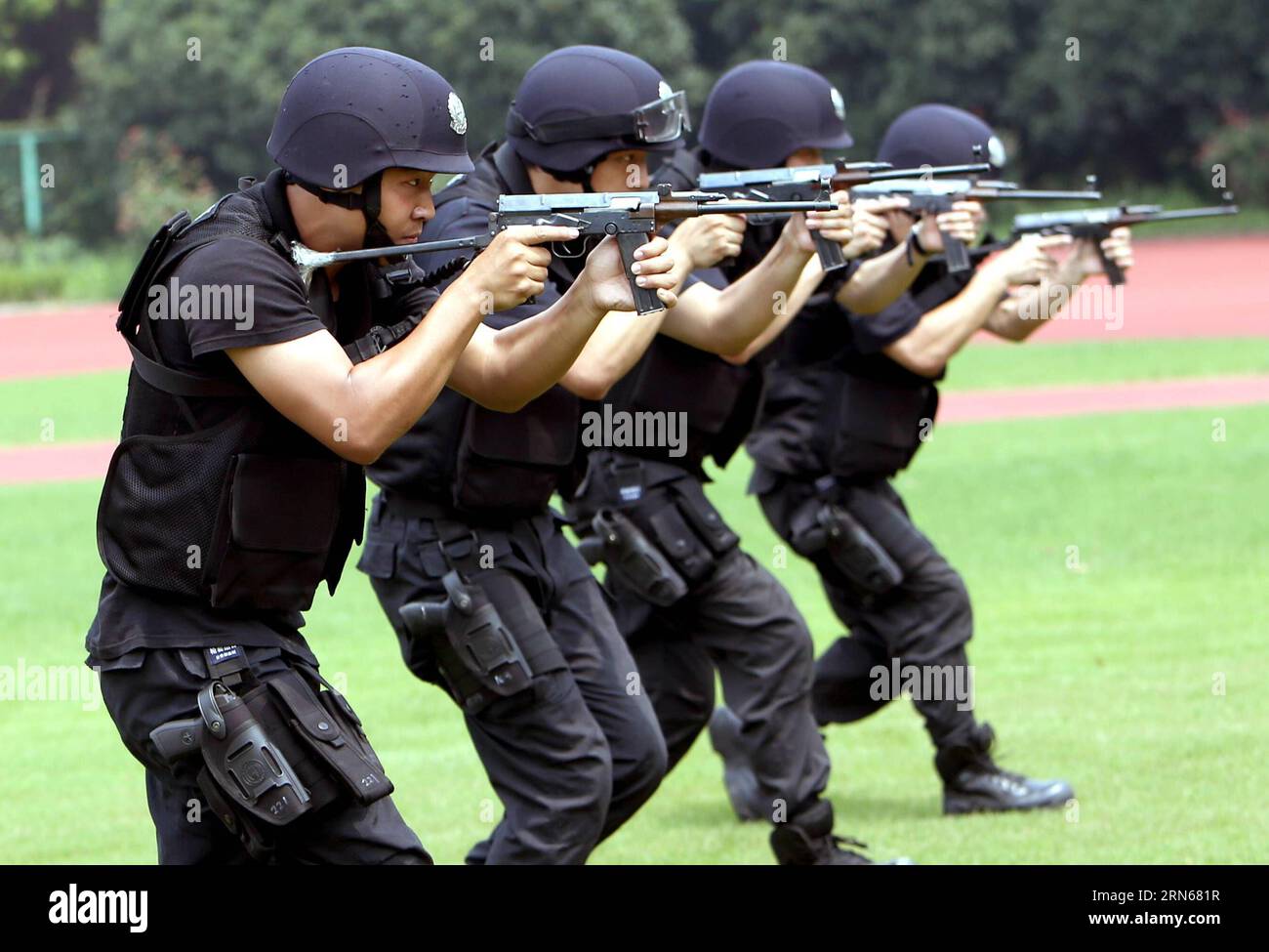(150715) -- SHANGHAI, July 14, 2015 -- SWAT team members of the Public ...
