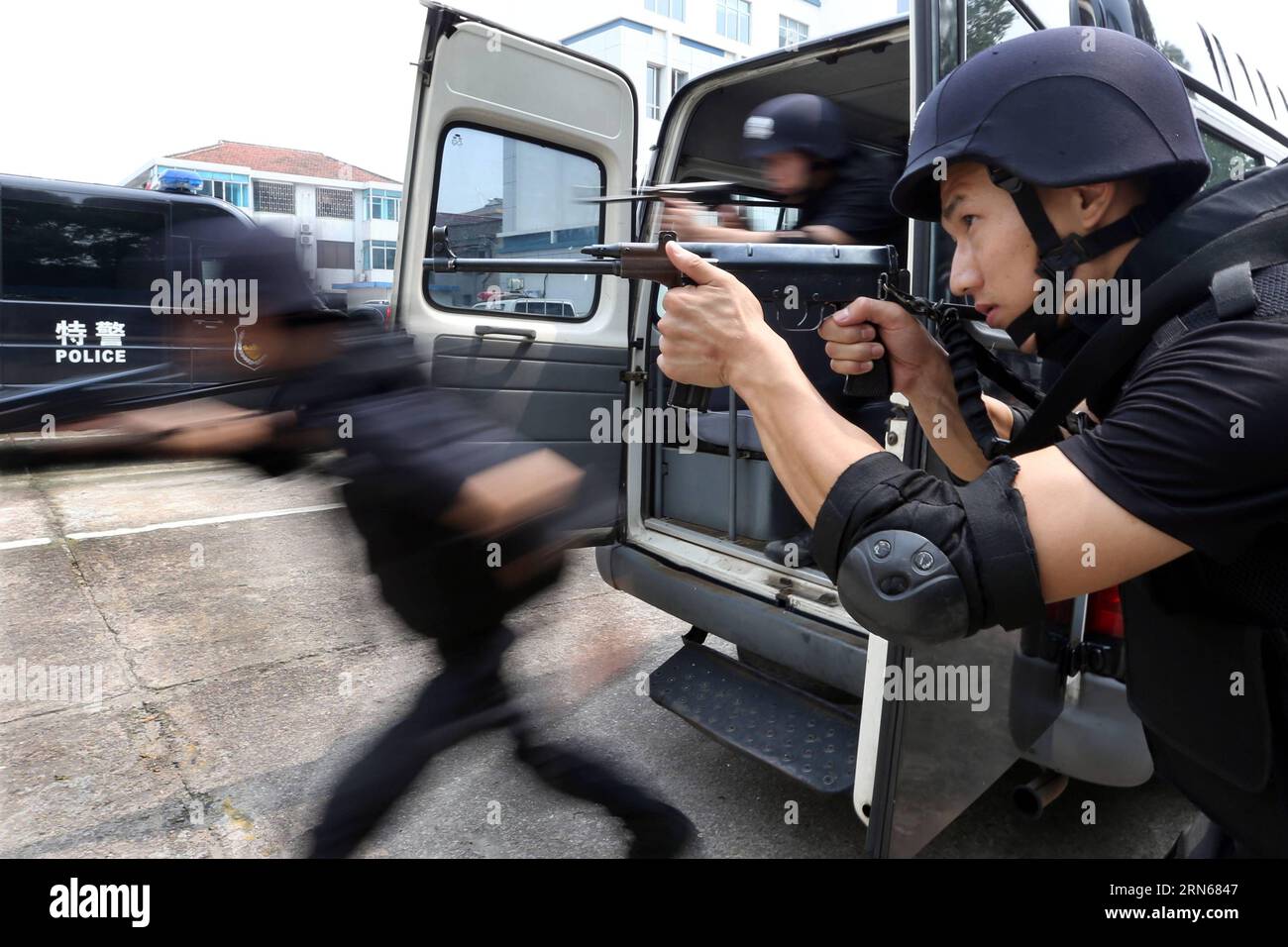 (150715) -- SHANGHAI, July 14, 2015 -- SWAT team members of the Public ...