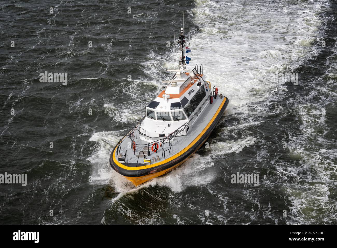 Dutch pilot vessel operating sea hi-res stock photography and images ...