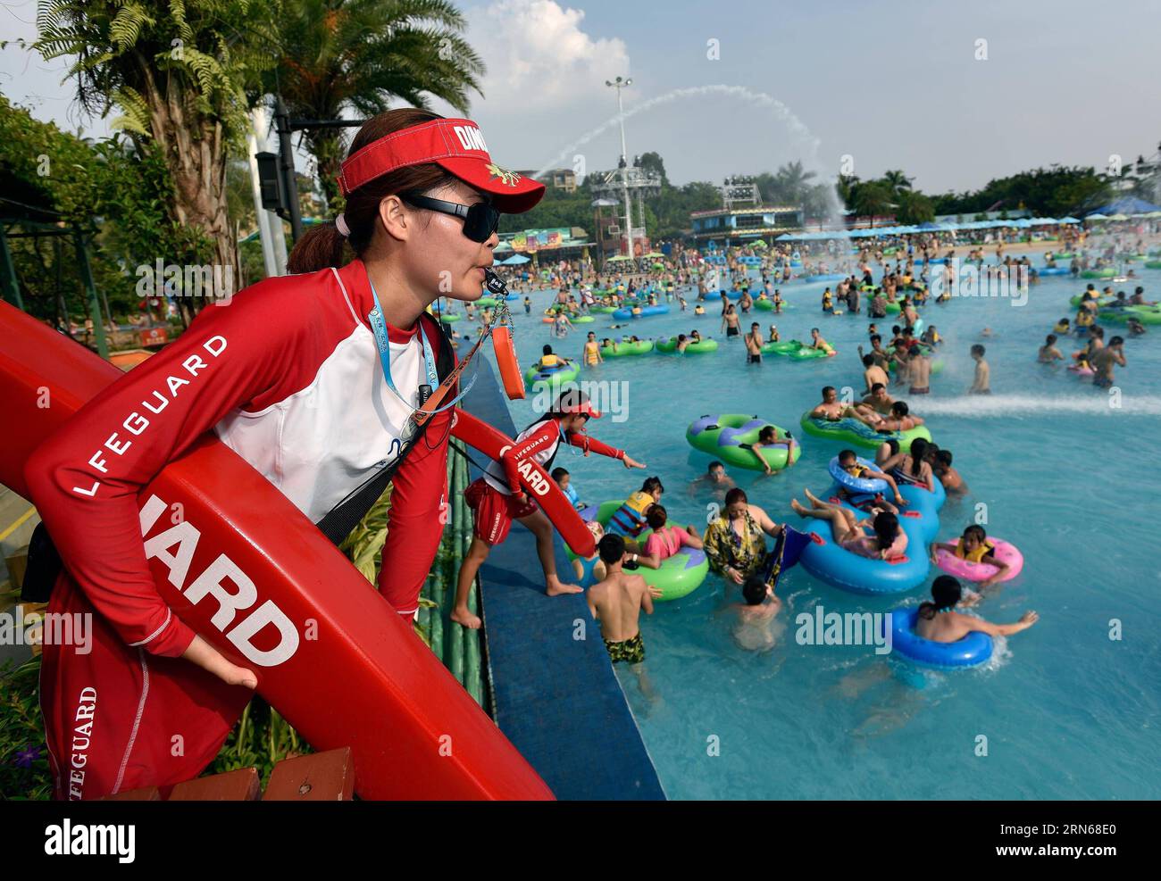 (150715) -- GUANGZHOU, July 15, 2015 -- Two lifeguards stand by on the ...