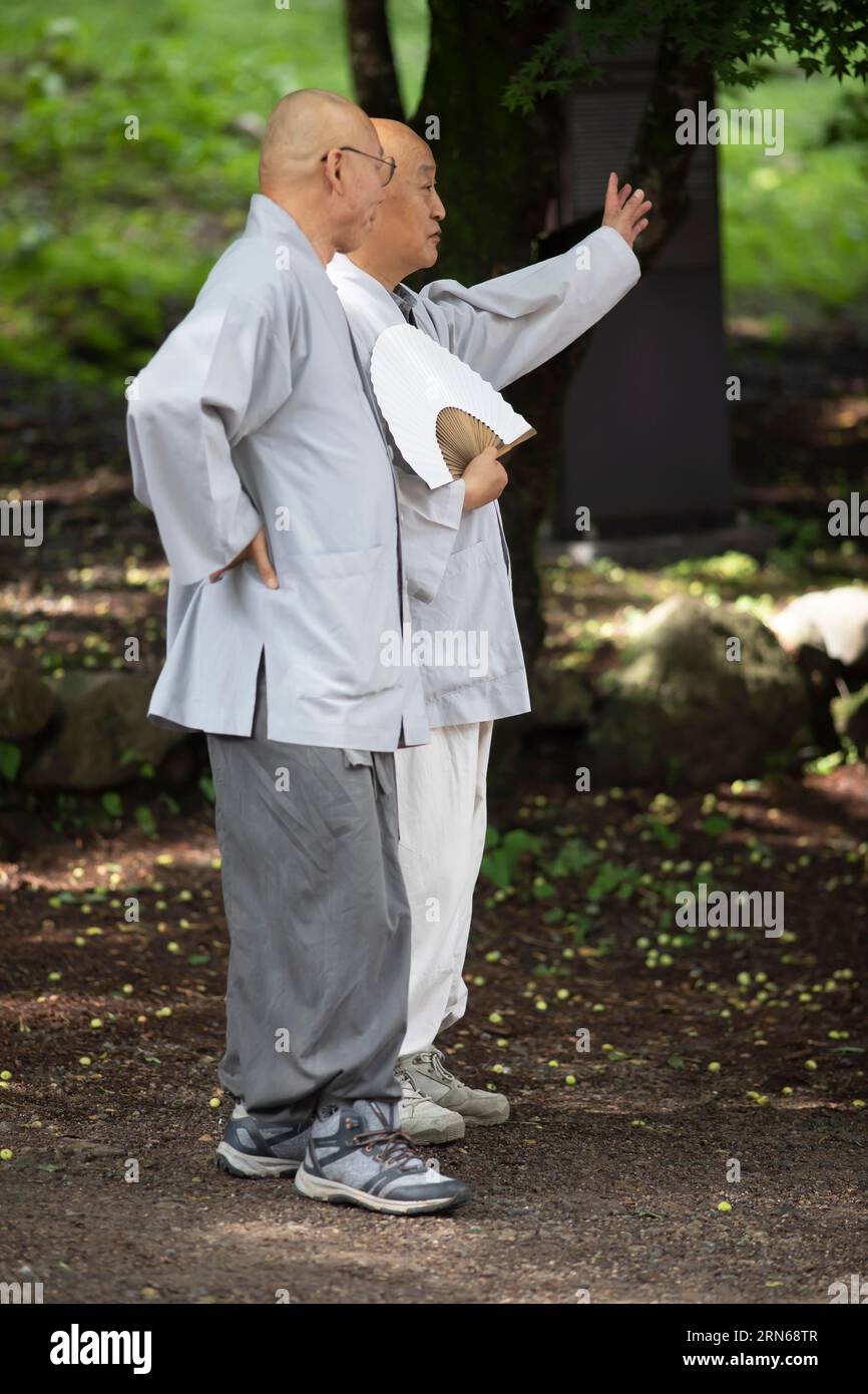 Monks at Baekyangsa Temple, main temple of the Jogye Order of Korean ...