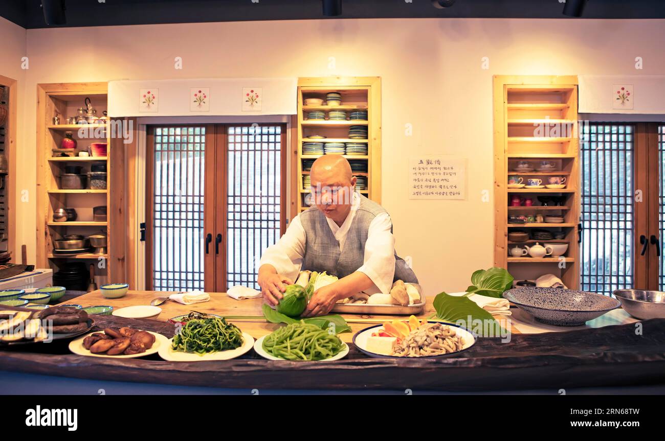 Netflix star cooking nun Jeong Kwan, Chunjinam hermitage at Baekyangsa ...
