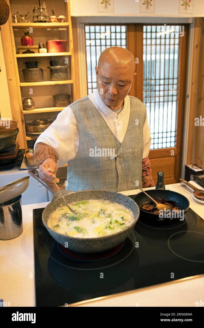 Netflix star cooking nun Jeong Kwan, Chunjinam hermitage at Baekyangsa ...