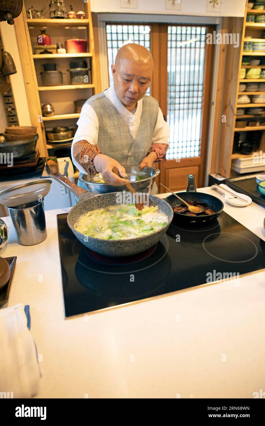 Netflix star cooking nun Jeong Kwan, Chunjinam hermitage at Baekyangsa ...