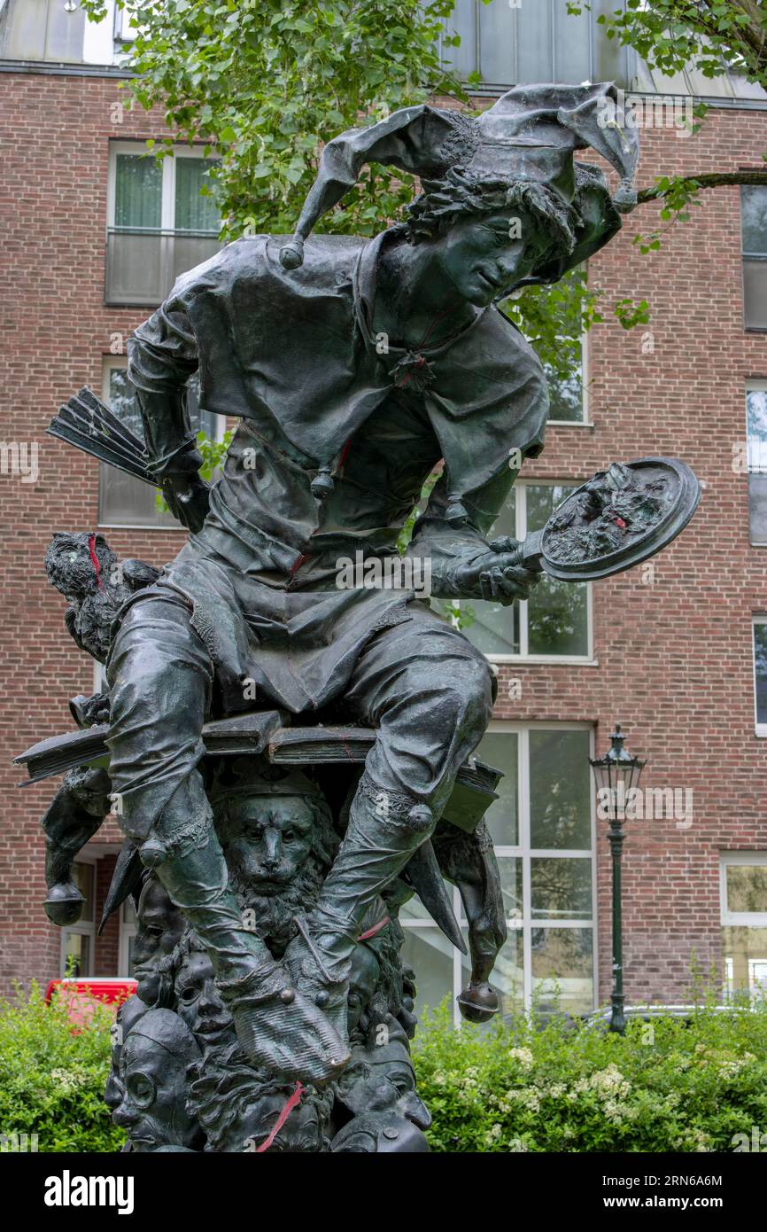 Statue duesseldorf hi-res stock photography and images - Alamy