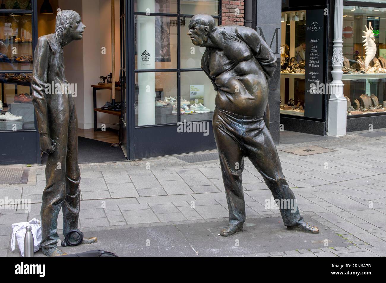 Male statues hi-res stock photography and images - Alamy