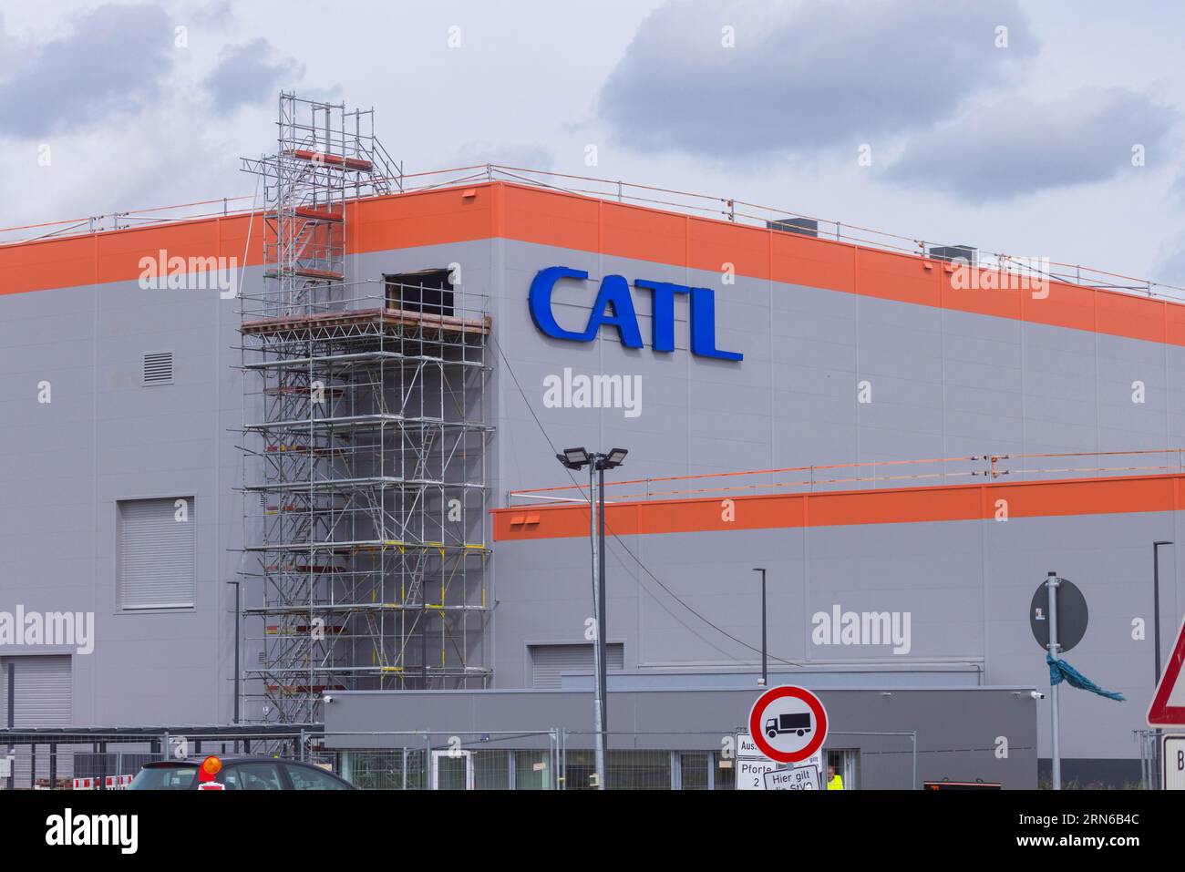 Battery plant of the Chinese company CATL in Arnstadt, Thuringia Stock ...