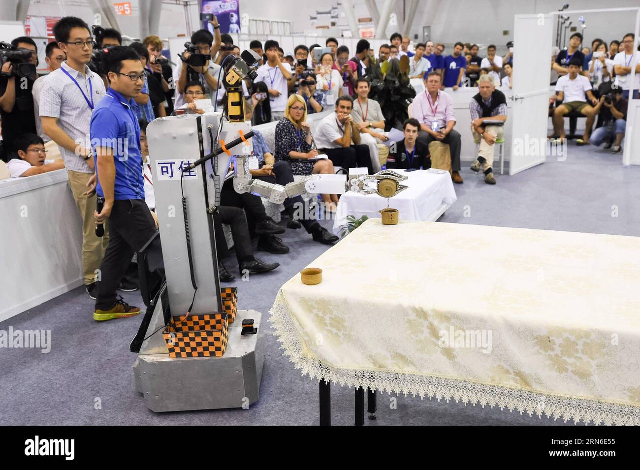 (150722) -- HEFEI, July 22, 2015 -- Robot Kuka designed by the ...