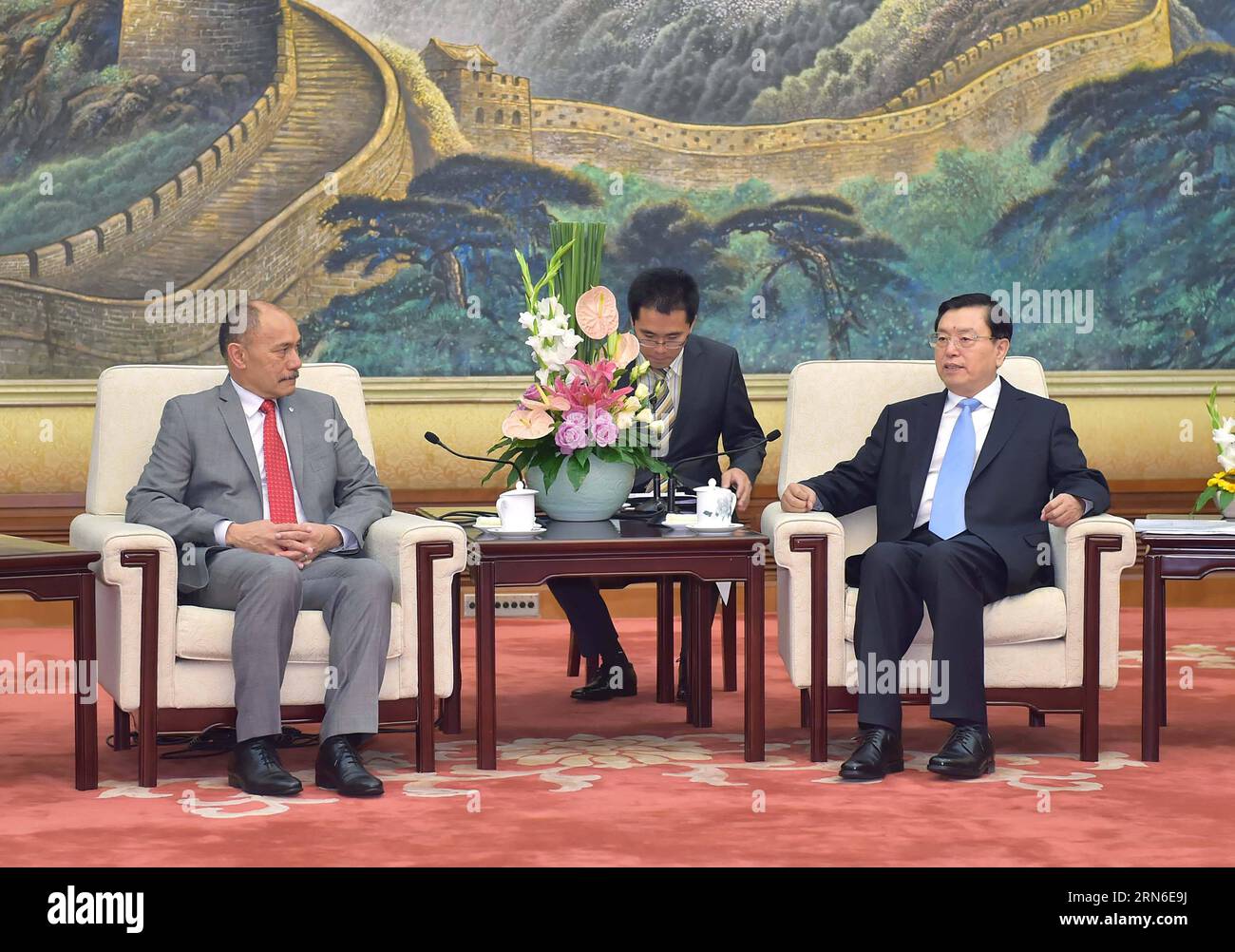 (150722) -- BEIJING, July 22, 2015 -- Zhang Dejiang (R), chairman of ...