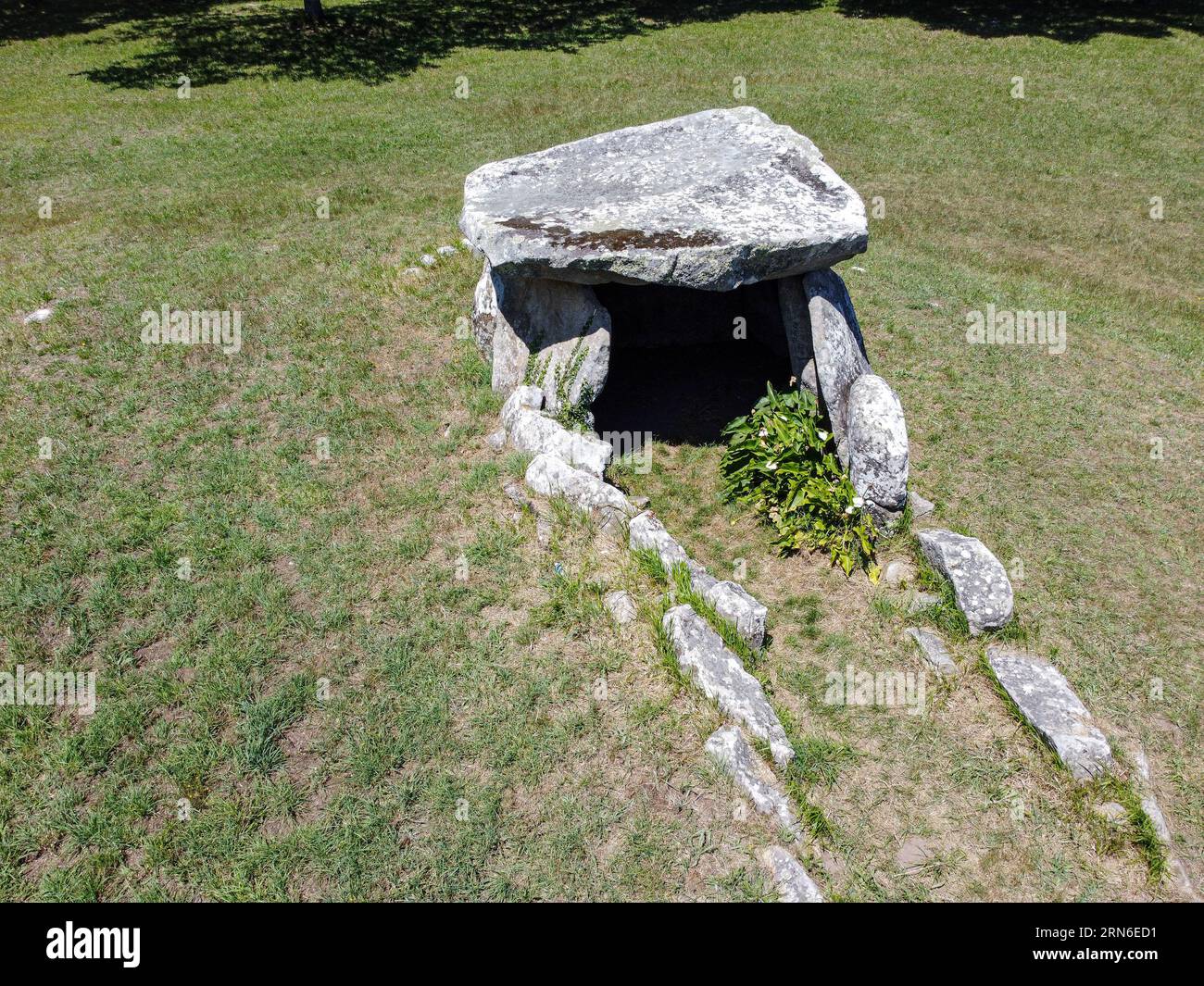View prehistoric megalithic tomb hi-res stock photography and images - Alamy