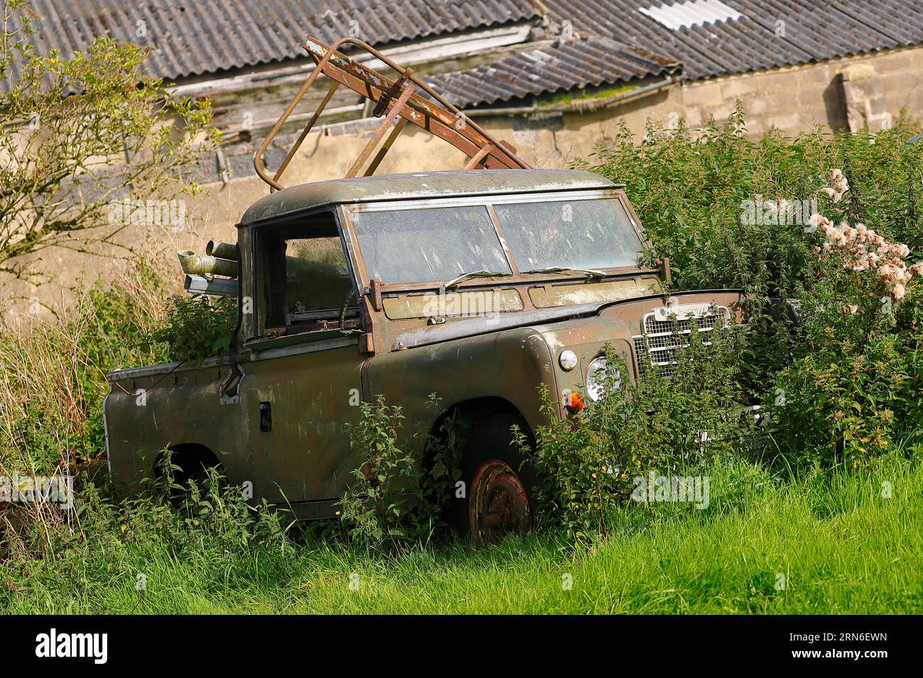 An abandoned Land Rover Defender on farmland in North Yorkshire Stock ...