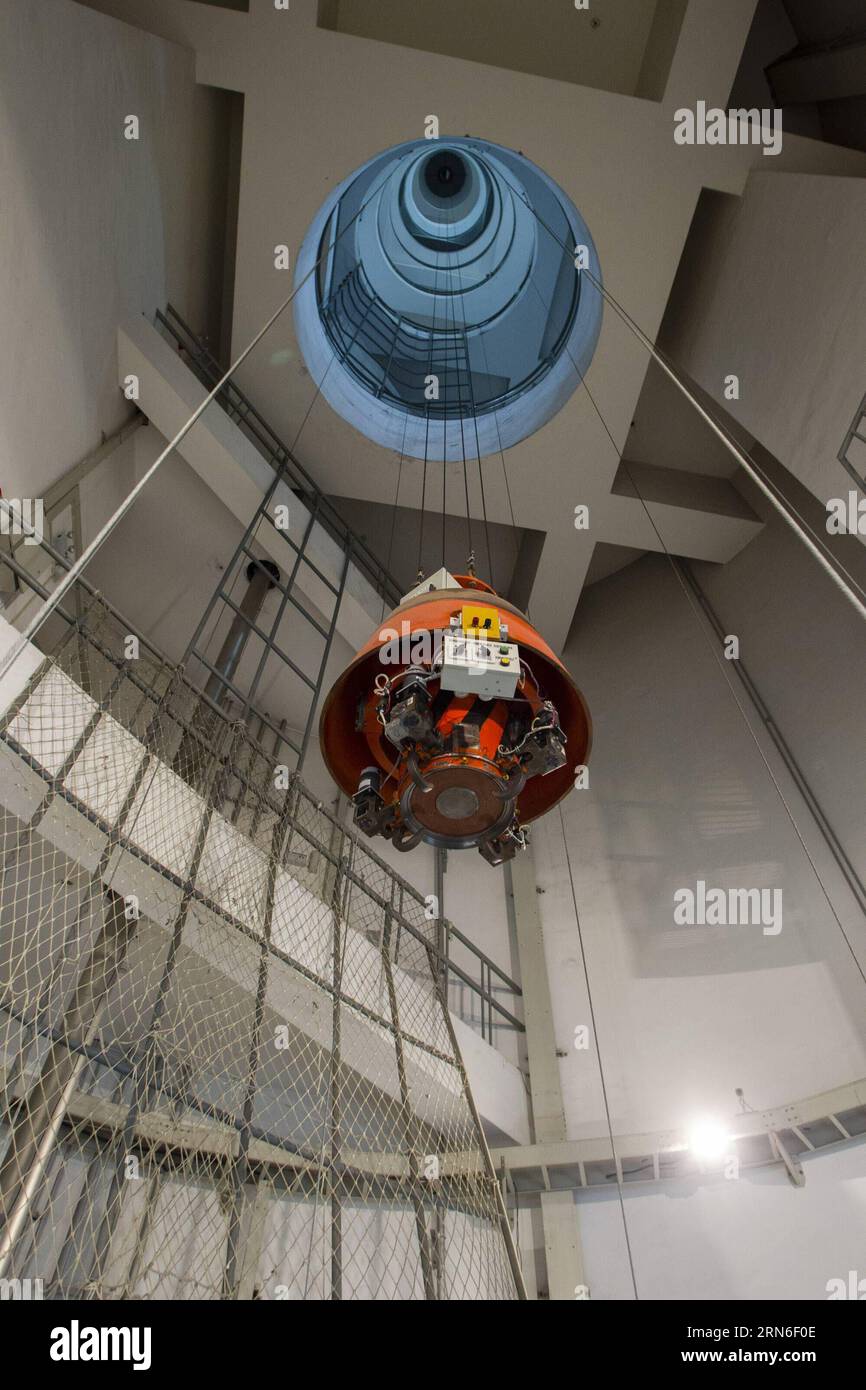 Microgravity drop tower hi-res stock photography and images - Alamy