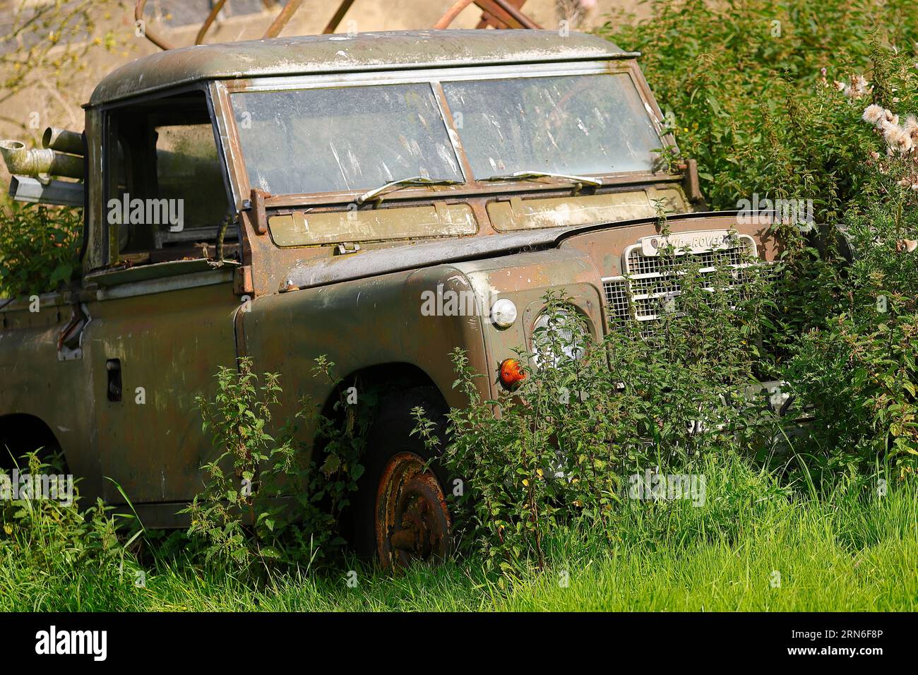 An abandoned Land Rover Defender on farmland in North Yorkshire Stock ...