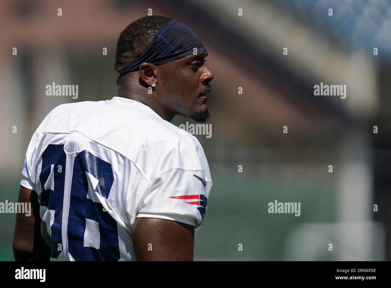 New England Patriots defensive tackle Sam Roberts warms up during an ...