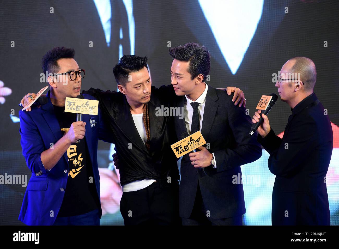 (150730) -- BEIJING, July 30, 2015 -- Director Cao Baoping, actors Deng ...