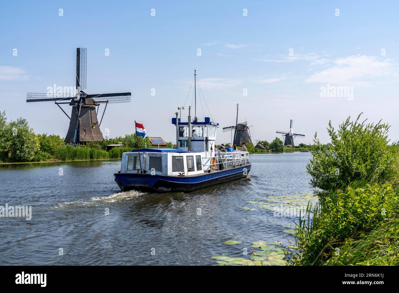 Kinderdijk, 18 windmills that pumped water out of the polders to use ...