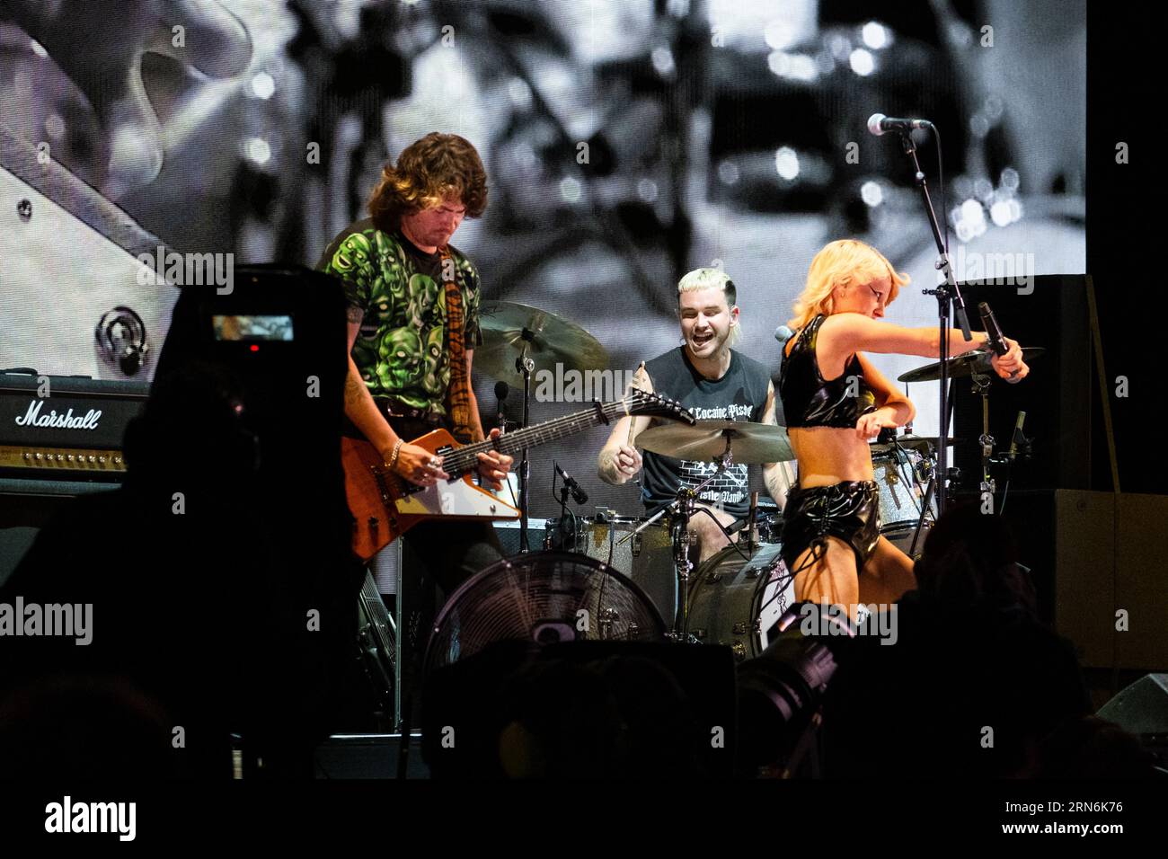 Amy Taylor and Declan Martens of Amyl and the Sniffers on the Mountain ...