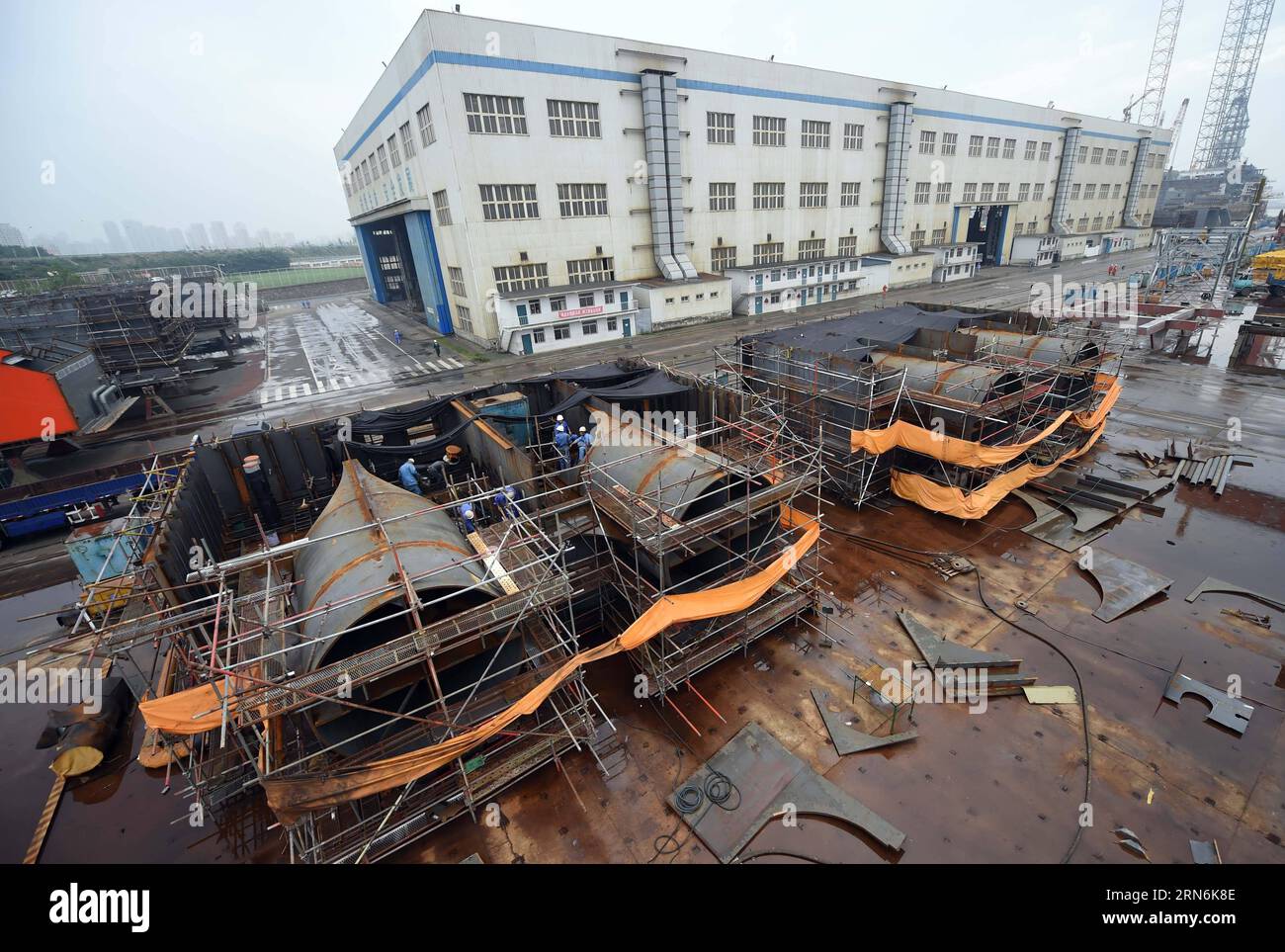 Dynamic positioning hi-res stock photography and images - Alamy