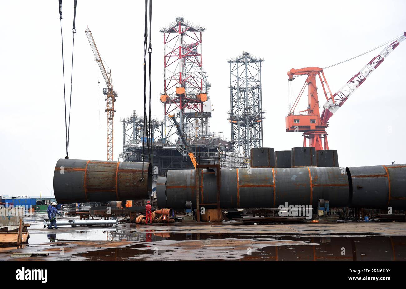 Dynamic positioning hi-res stock photography and images - Alamy