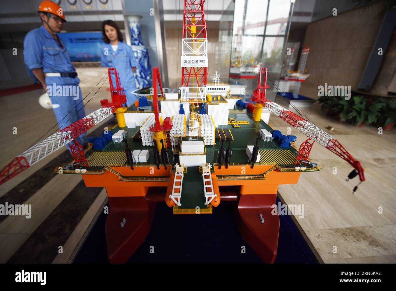 Dynamic positioning hi-res stock photography and images - Alamy