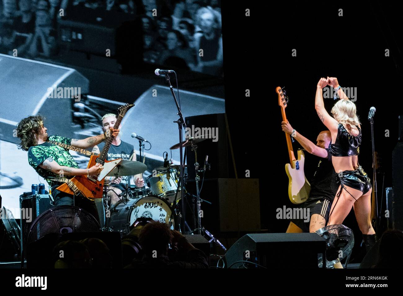 Amyl and the Sniffers – Amy Taylor and whole band – on the Mountain ...