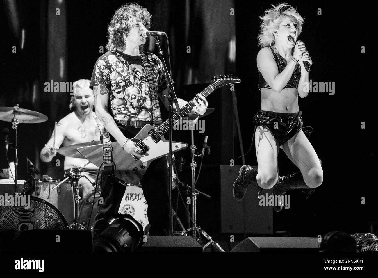 Amy Taylor and Declan Martens of Amyl and the Sniffers on the Mountain ...