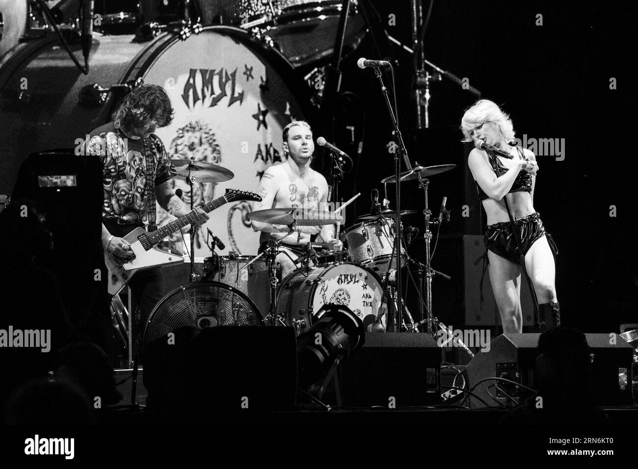 Amyl and the Sniffers – Amy Taylor and whole band – on the Mountain ...