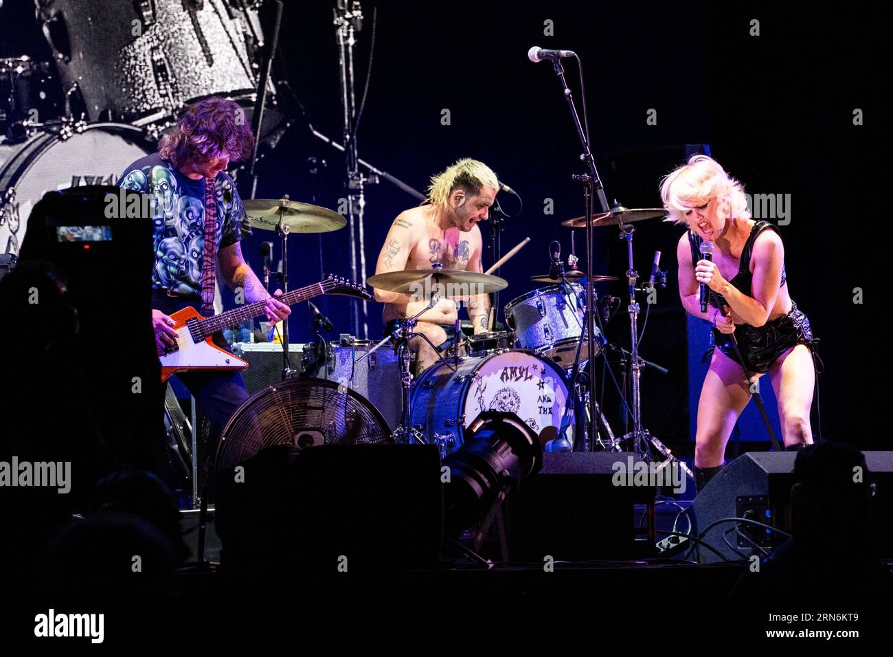Amyl and the Sniffers – Amy Taylor and whole band – on the Mountain ...
