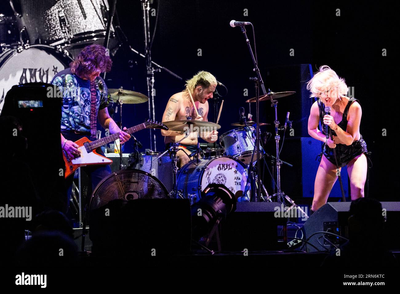 Amyl and the Sniffers – Amy Taylor and whole band – on the Mountain ...