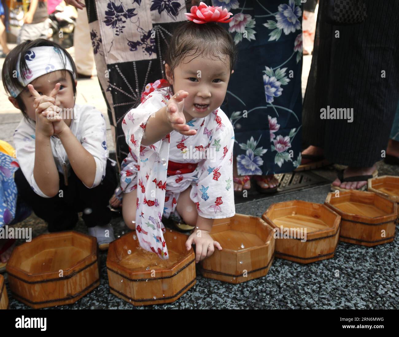 (150802) -- TOKYO, Aug. 2, 2015 -- A little girl wearing Yukata or casual summer kimonos ...